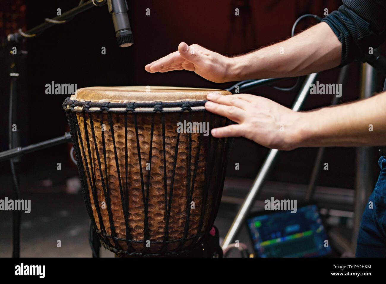 Jumbo drum hi-res stock photography and images - Alamy