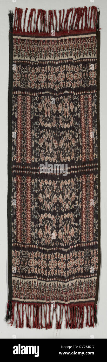 Wearing ikat hi-res stock photography and images - Alamy