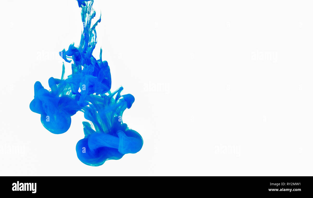 Cloud of ink underwater Stock Photo - Alamy