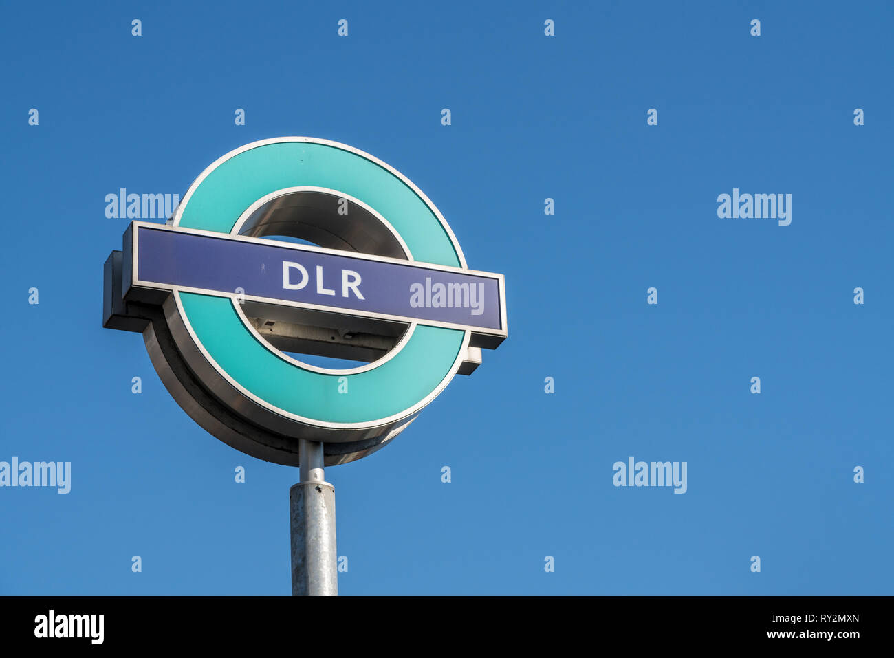 London underground overground sign hi-res stock photography and images ...
