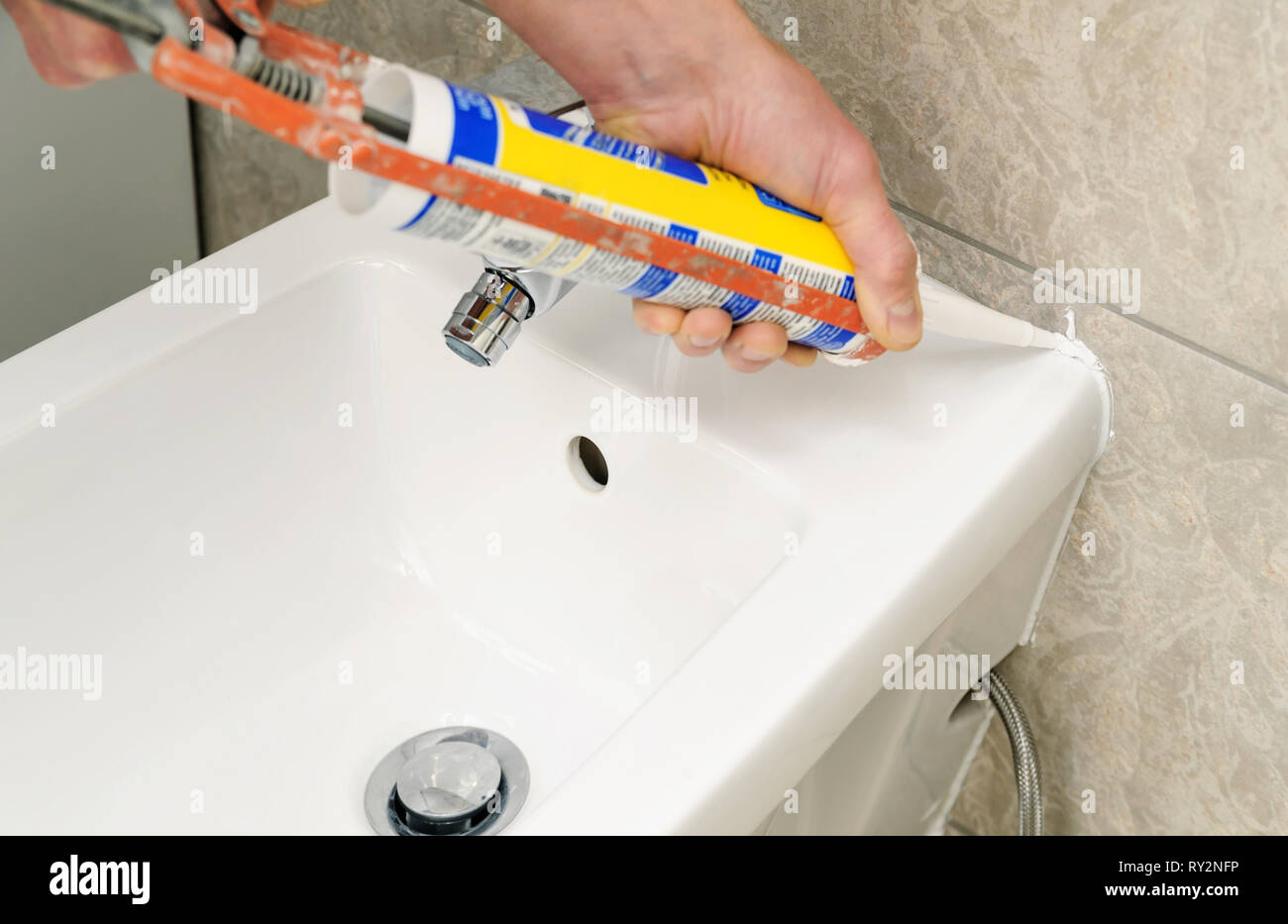Applying sealant hi-res stock photography and images - Alamy