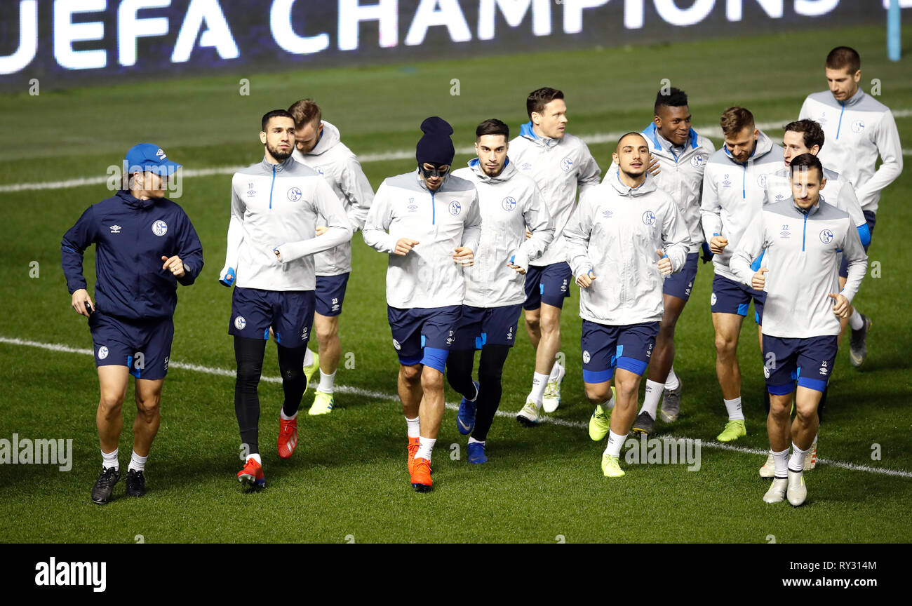 Schalke's Nabil Bentaleb (second left) and Schalke's Benjamin Stambouli ...