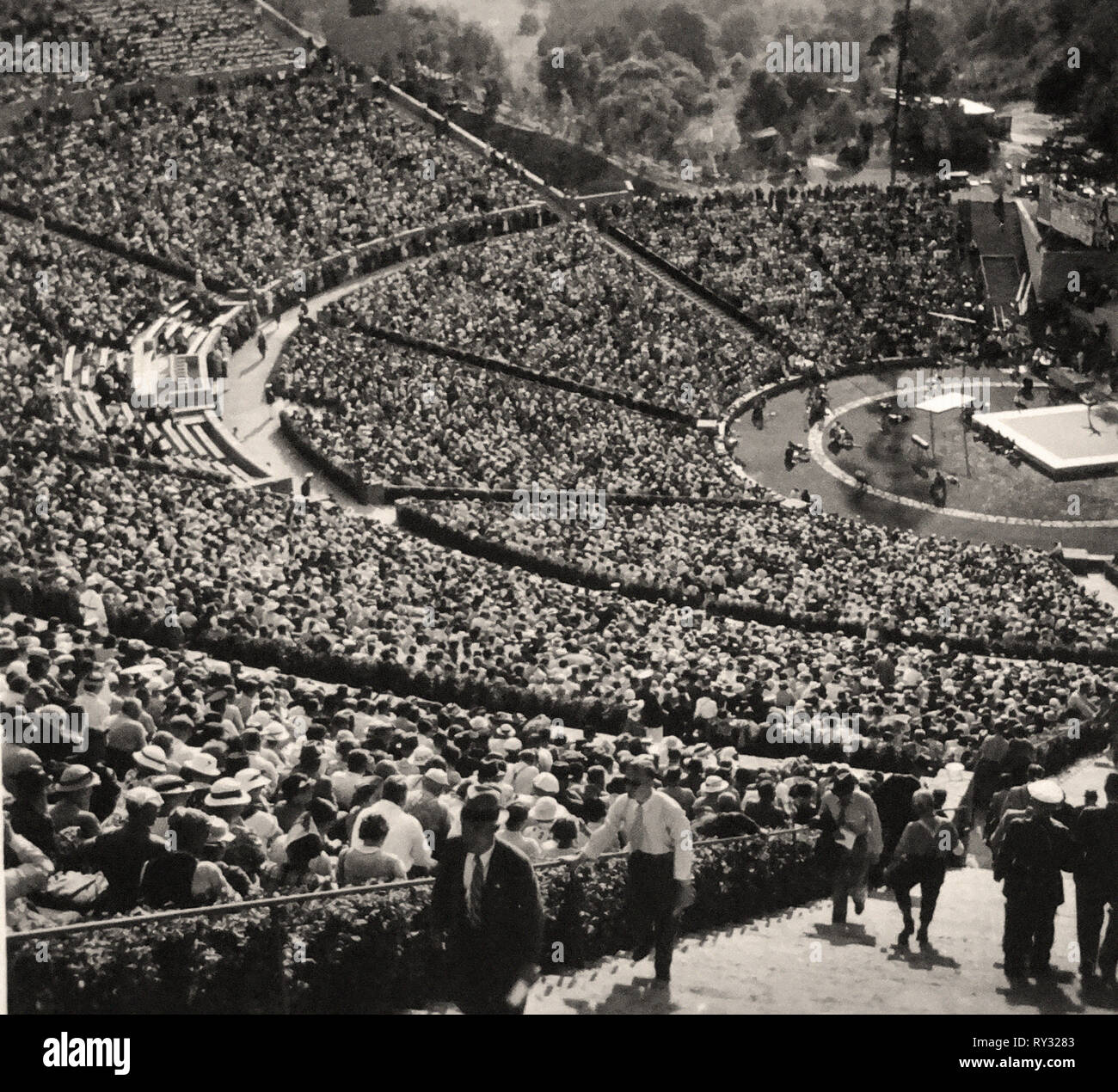 1936 Olympic Games Berlin - Visitors to the Sporting Events at the 1936 ...