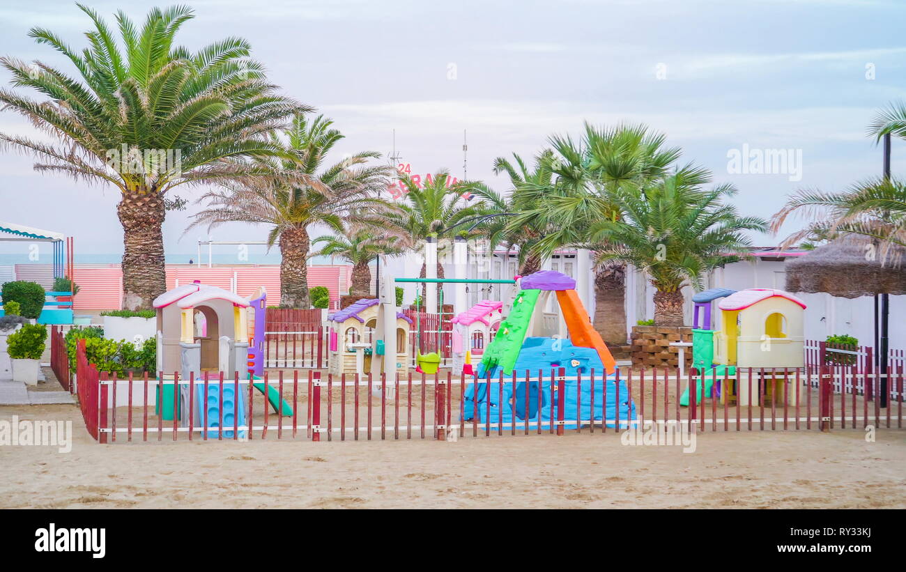 Playground slides kids hi-res stock photography and images - Alamy