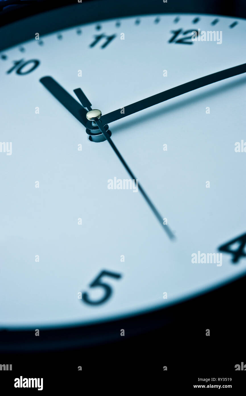 Close up white office clock hi-res stock photography and images - Alamy