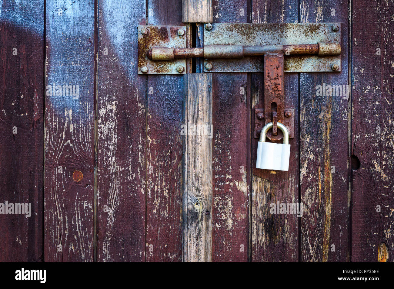 Old brown wooden plank door with padlock. Architecture detail ...