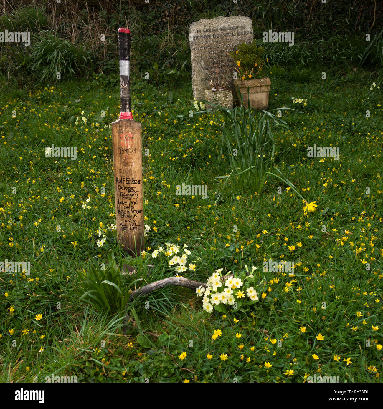 Cricket bat used as a headstone in Cornish cemetery Stock Photo - Alamy