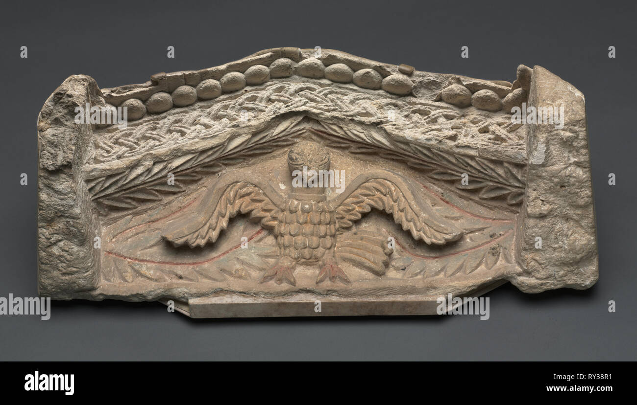 Pediment with an eagle hi-res stock photography and images - Alamy