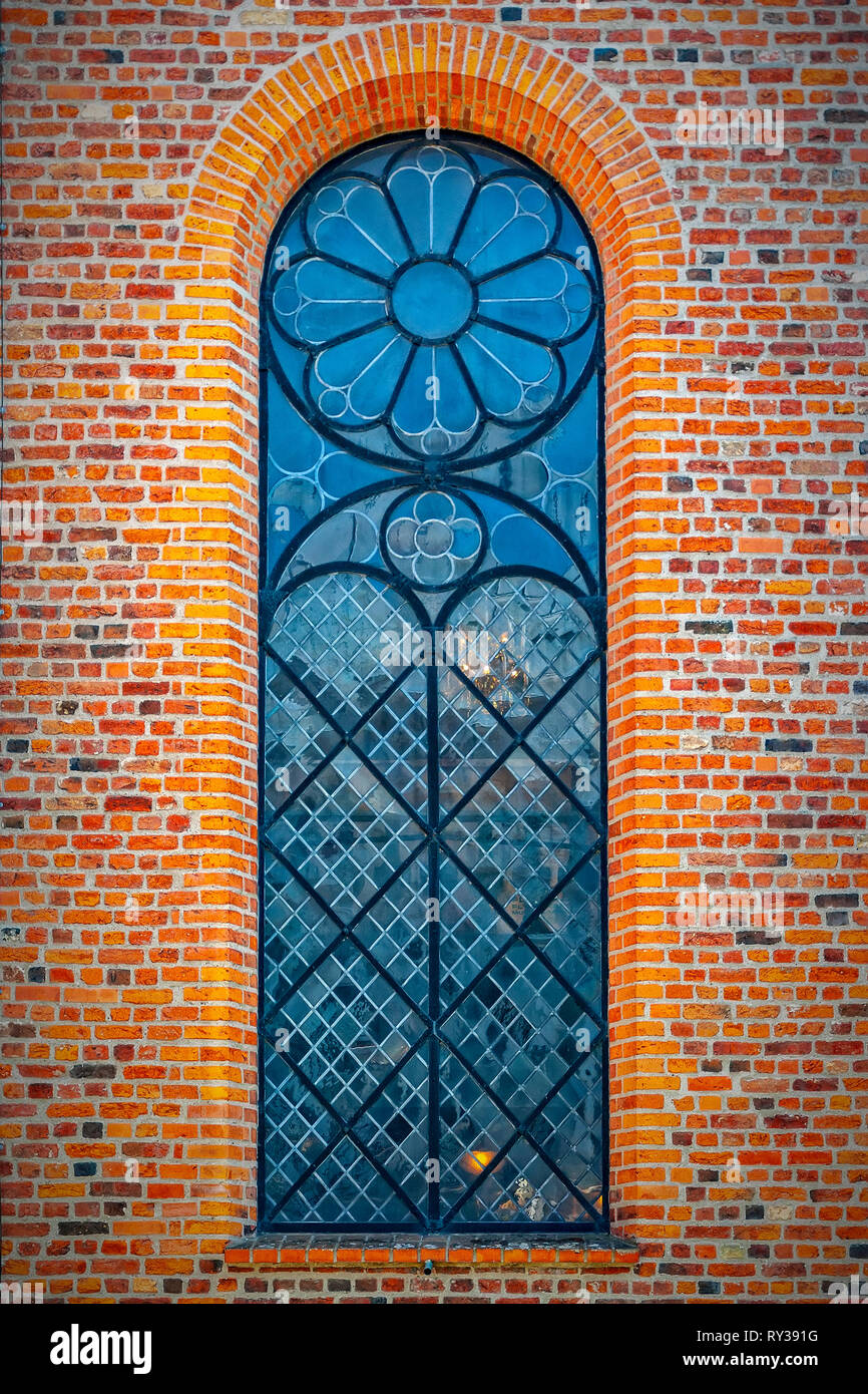 Arched windows outside exterior hi-res stock photography and images - Alamy