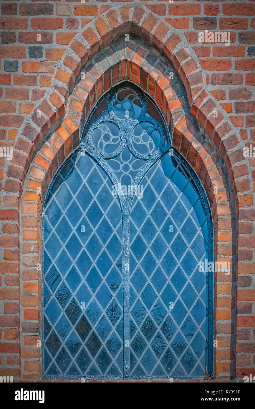 Arched windows outside exterior hi-res stock photography and images - Alamy
