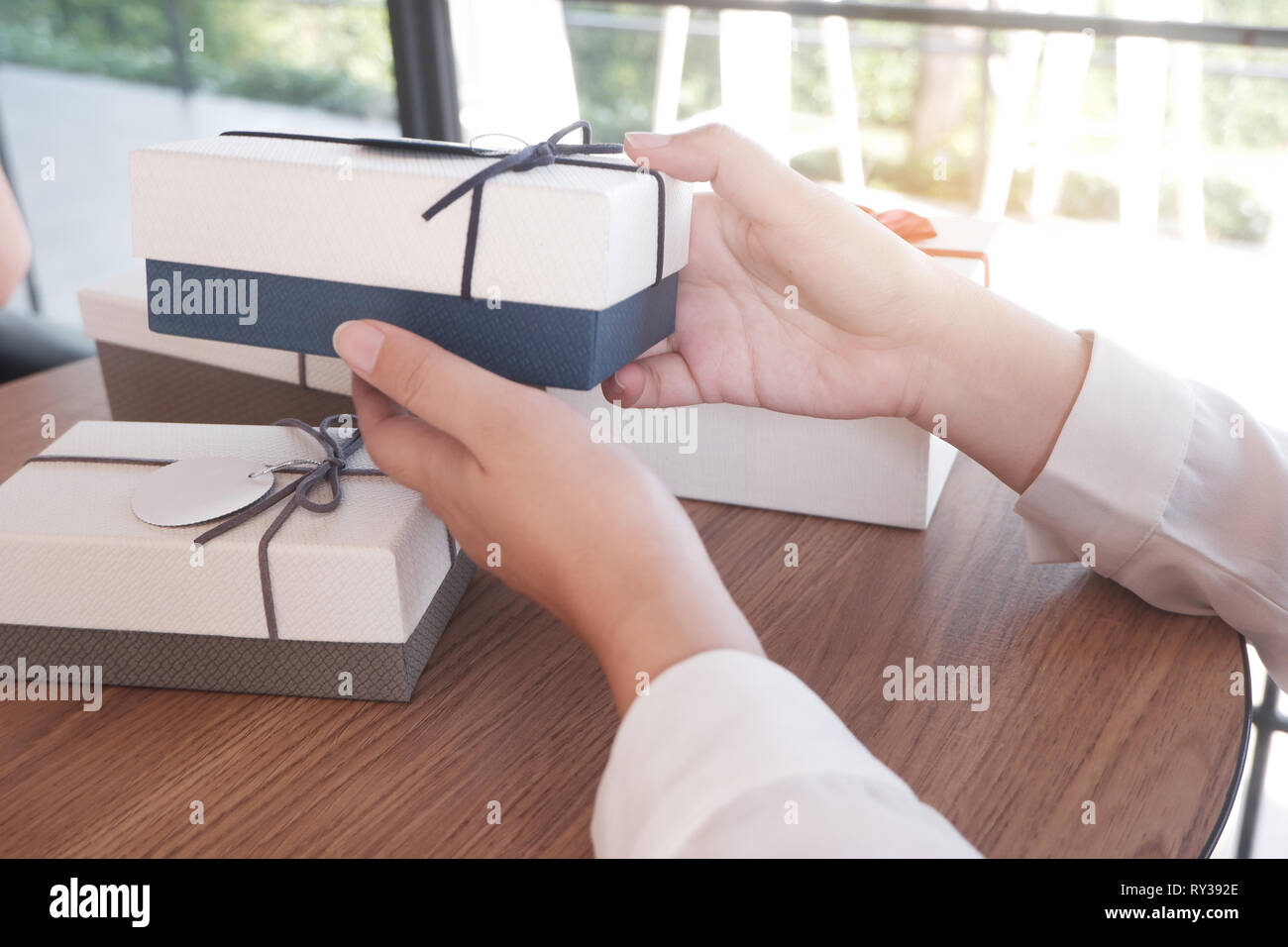 Hands receiving box hi-res stock photography and images - Alamy