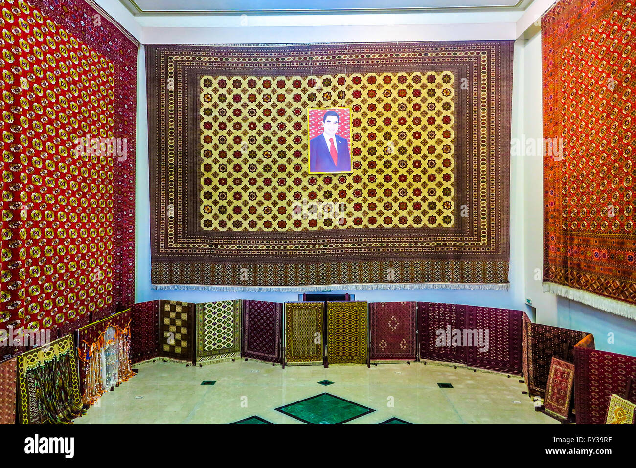 Turkmen carpet museum hi-res stock photography and images - Alamy