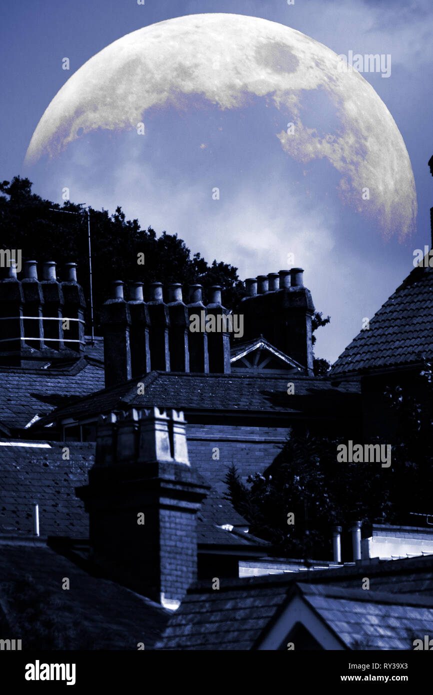 awesome,amazing,big,biggest,colossal,Huge, large, moon,rise,behind ...