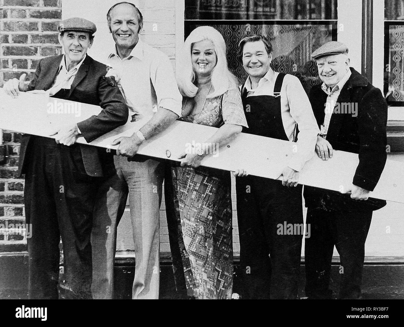 SYKES,COOPER,DORS,VARLEY,LOWE, THE PLANK, 1967 Stock Photo - Alamy