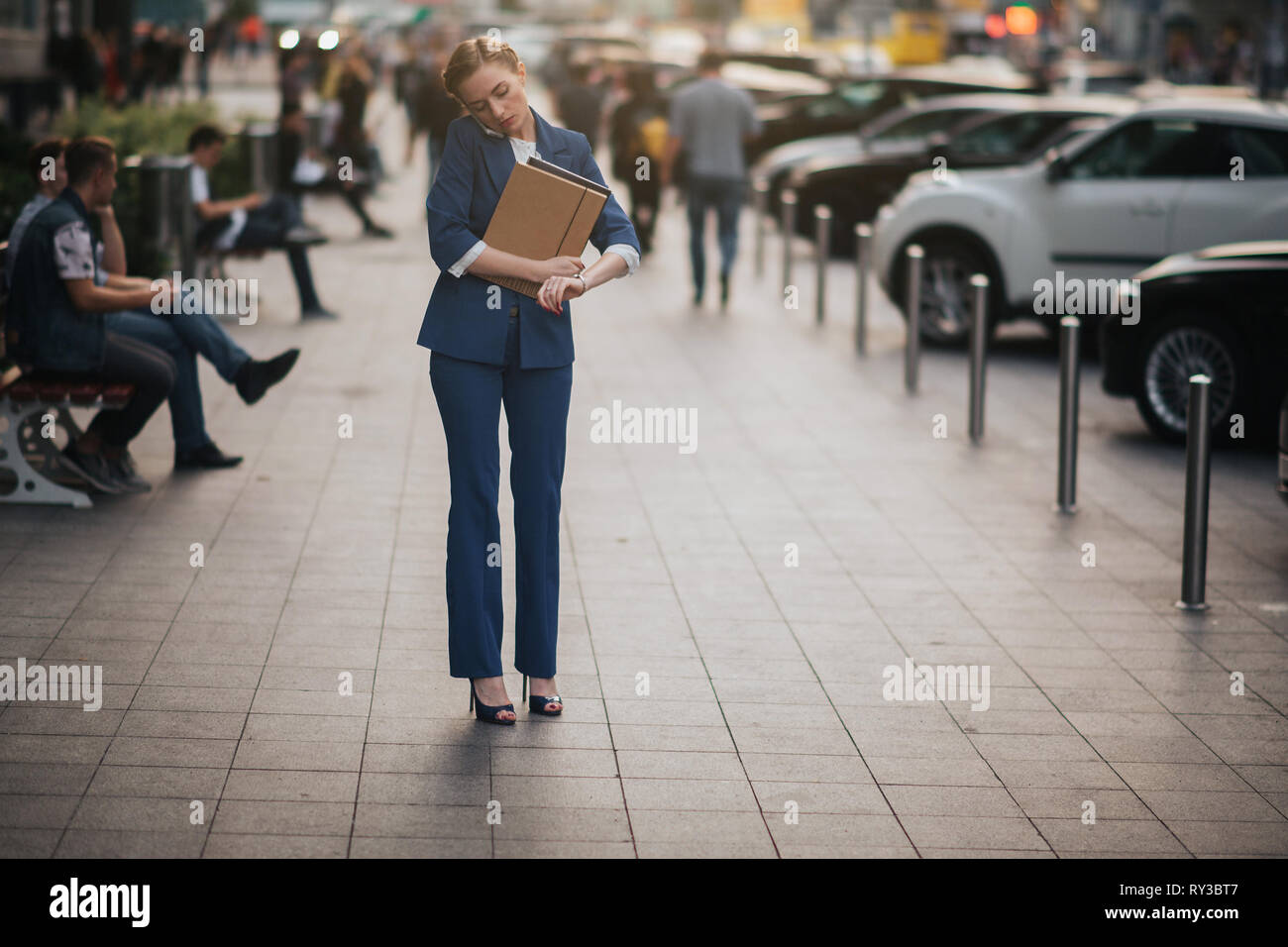 Woman juggling work hi-res stock photography and images - Alamy