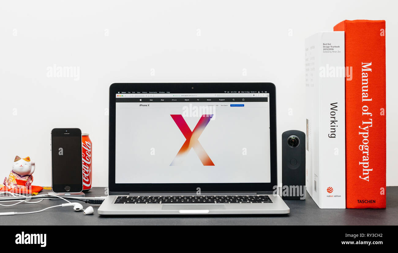 Iphone intro hi-res stock photography and images - Alamy