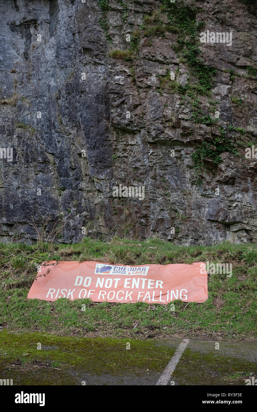 Rock fall warning sign hi-res stock photography and images - Alamy