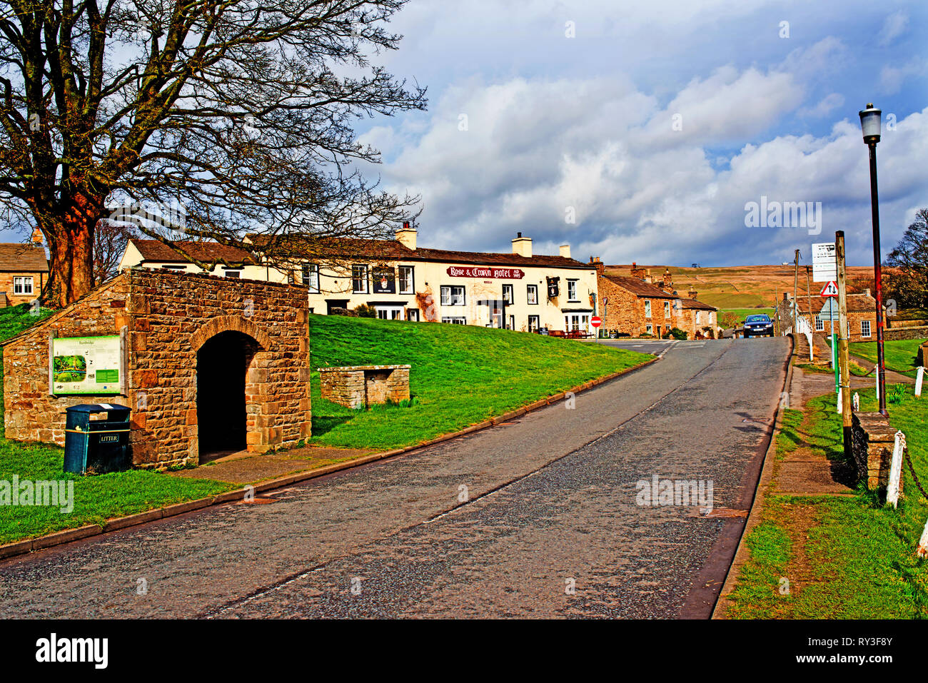 Bainbridge village,Stone Bus Shelter, North Yorkshire, England Stock ...