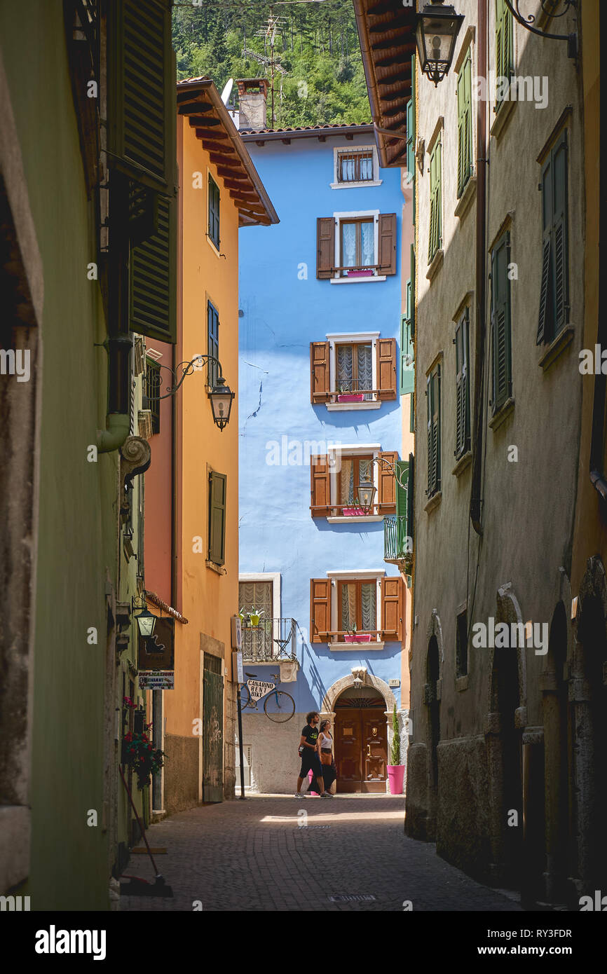 Colorful street scene in italy hi-res stock photography and images - Alamy