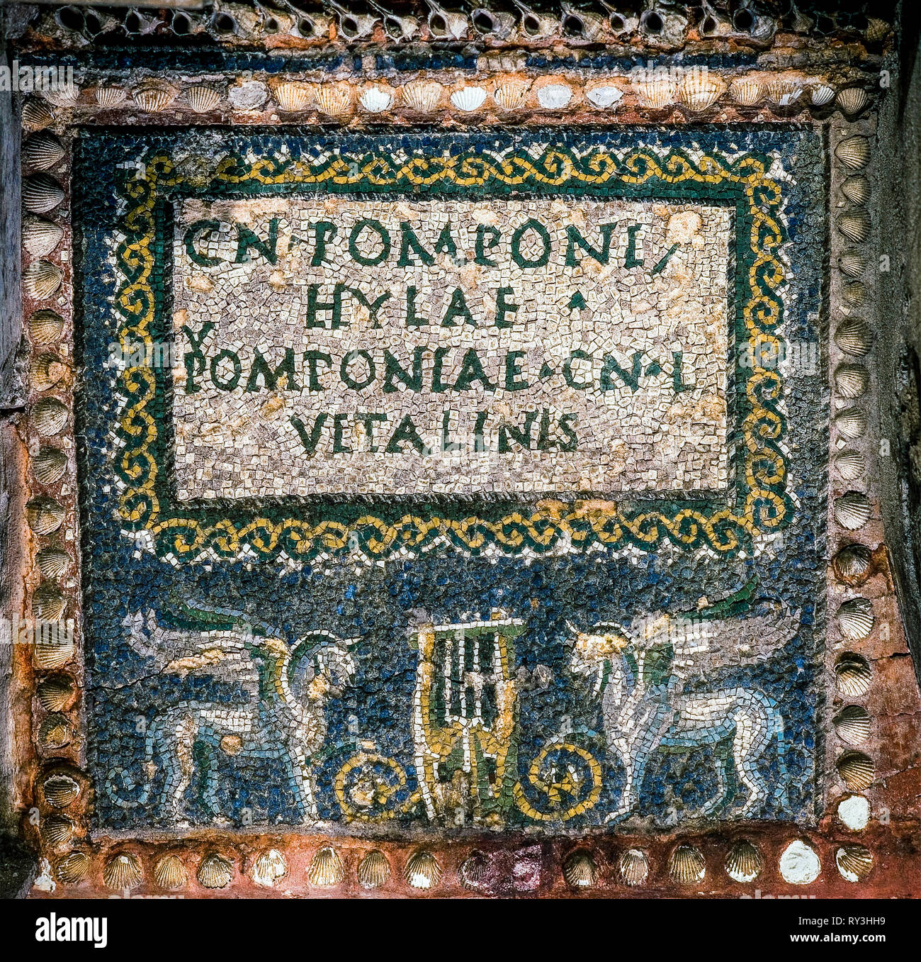 Colombario romano hi-res stock photography and images - Alamy