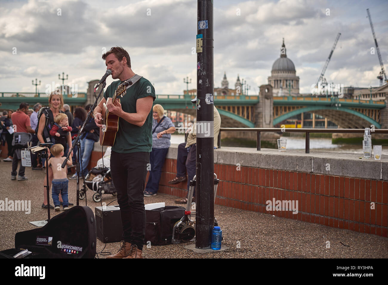 A street musician performing hi-res stock photography and images - Alamy