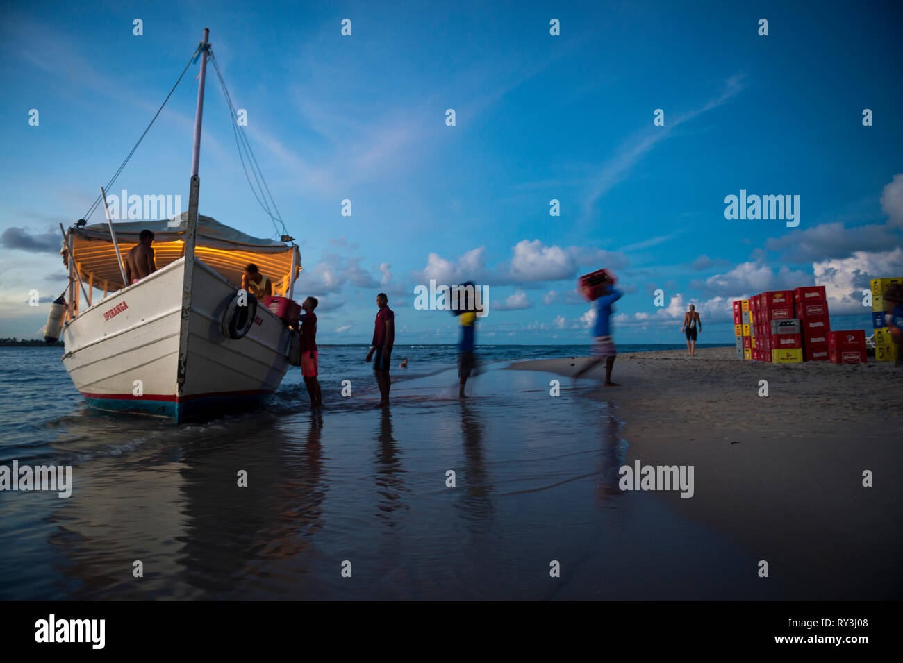 Bucket brigade hi-res stock photography and images - Alamy