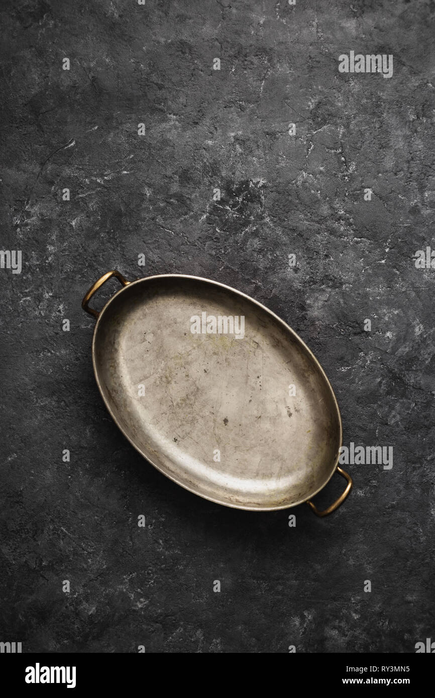 Empty old pan on dark stone background top view Stock Photo - Alamy