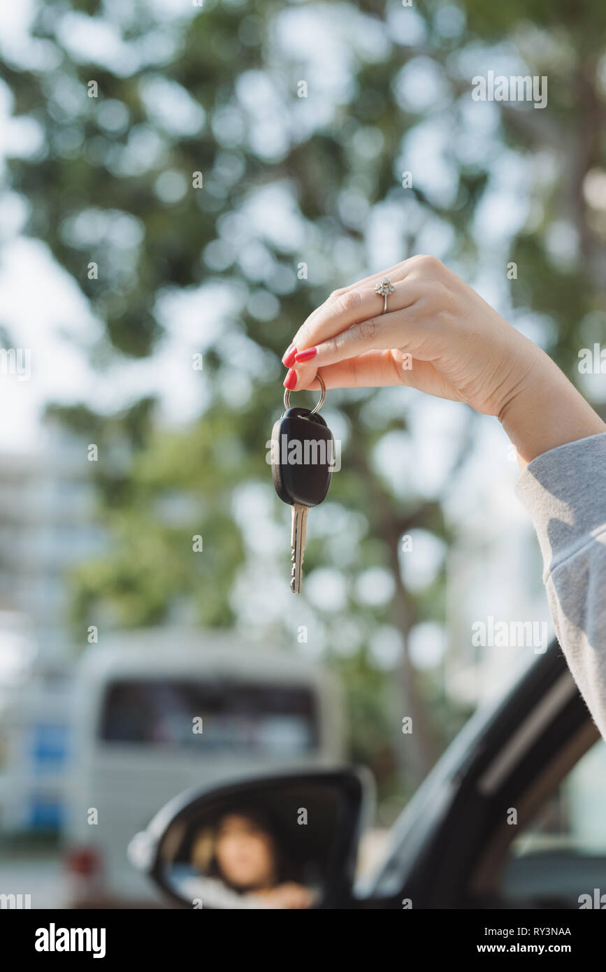Hand dangling keys hi-res stock photography and images - Alamy