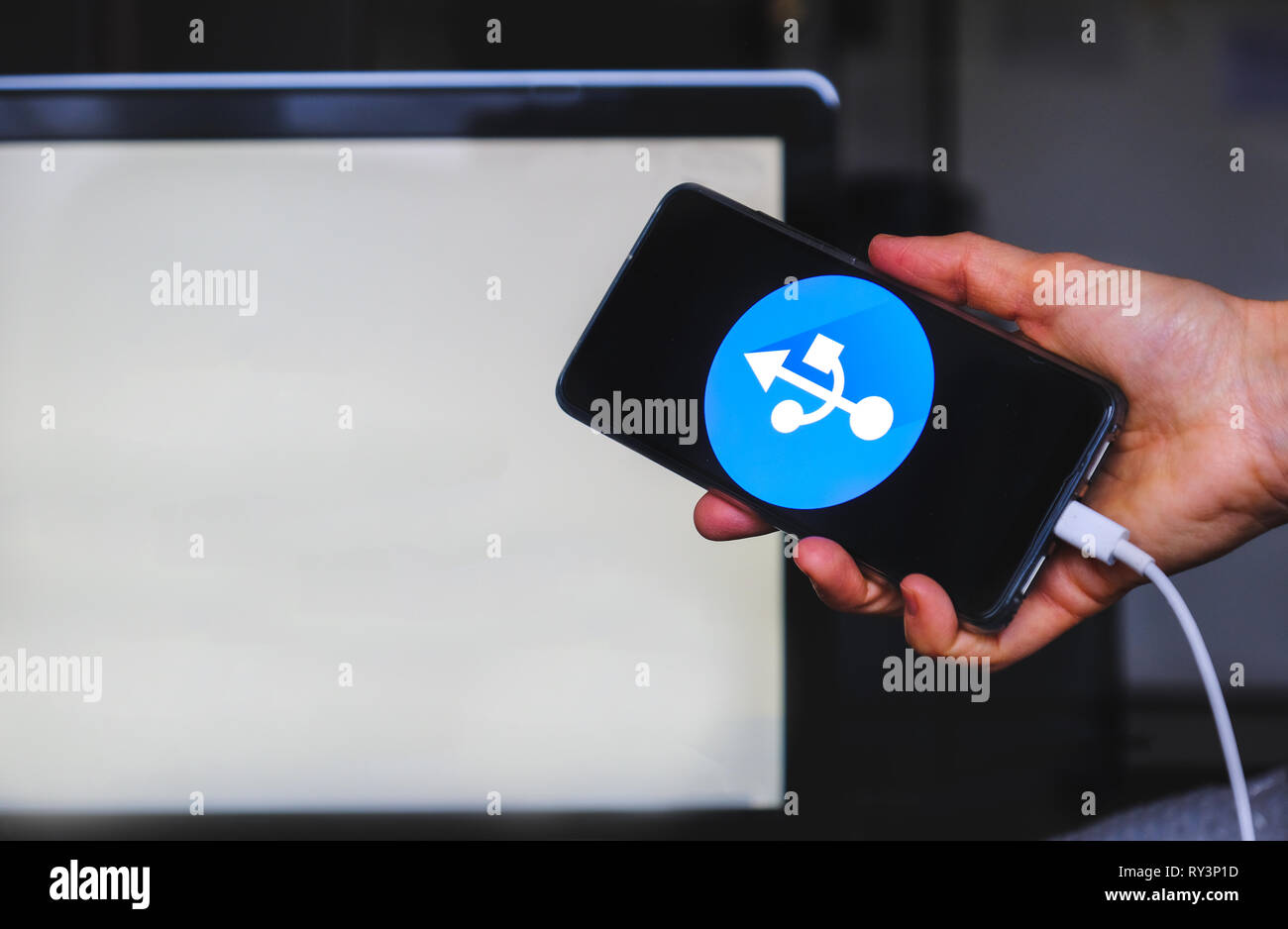 Cable tethering hi-res stock photography and images - Alamy