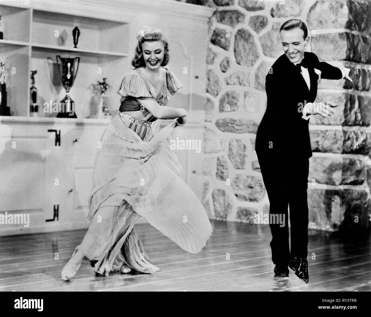 Fred astaire and ginger rogers dancing hi-res stock photography and ...
