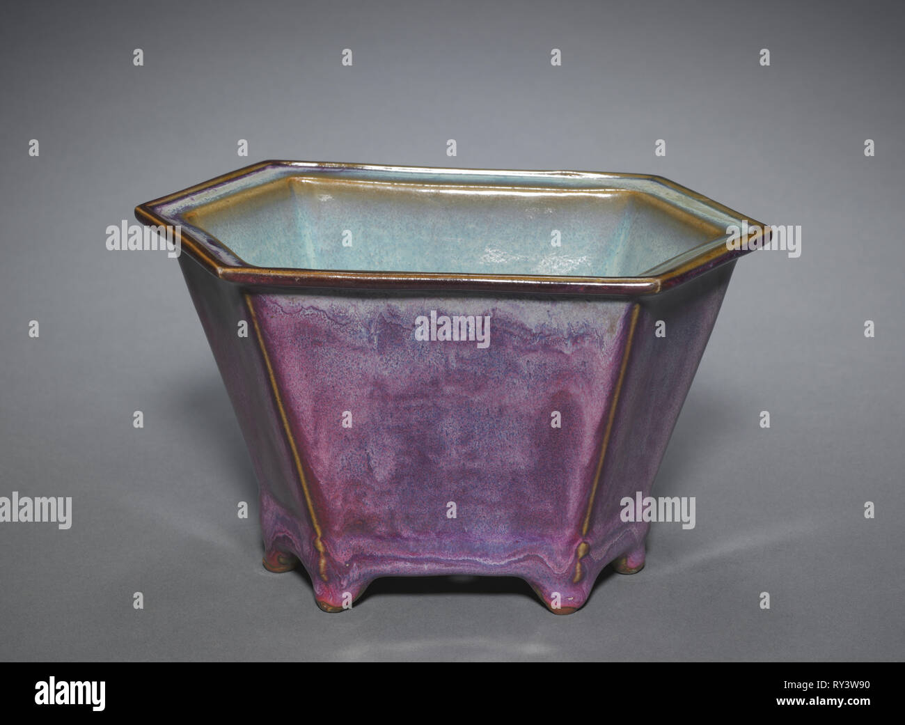 Hexagonal flower pot hi-res stock photography and images - Alamy