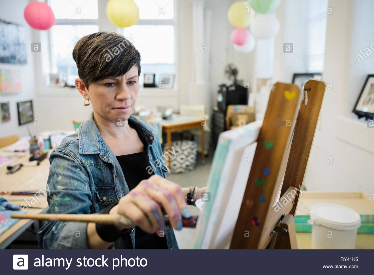 Artist painting studio hi-res stock photography and images - Alamy