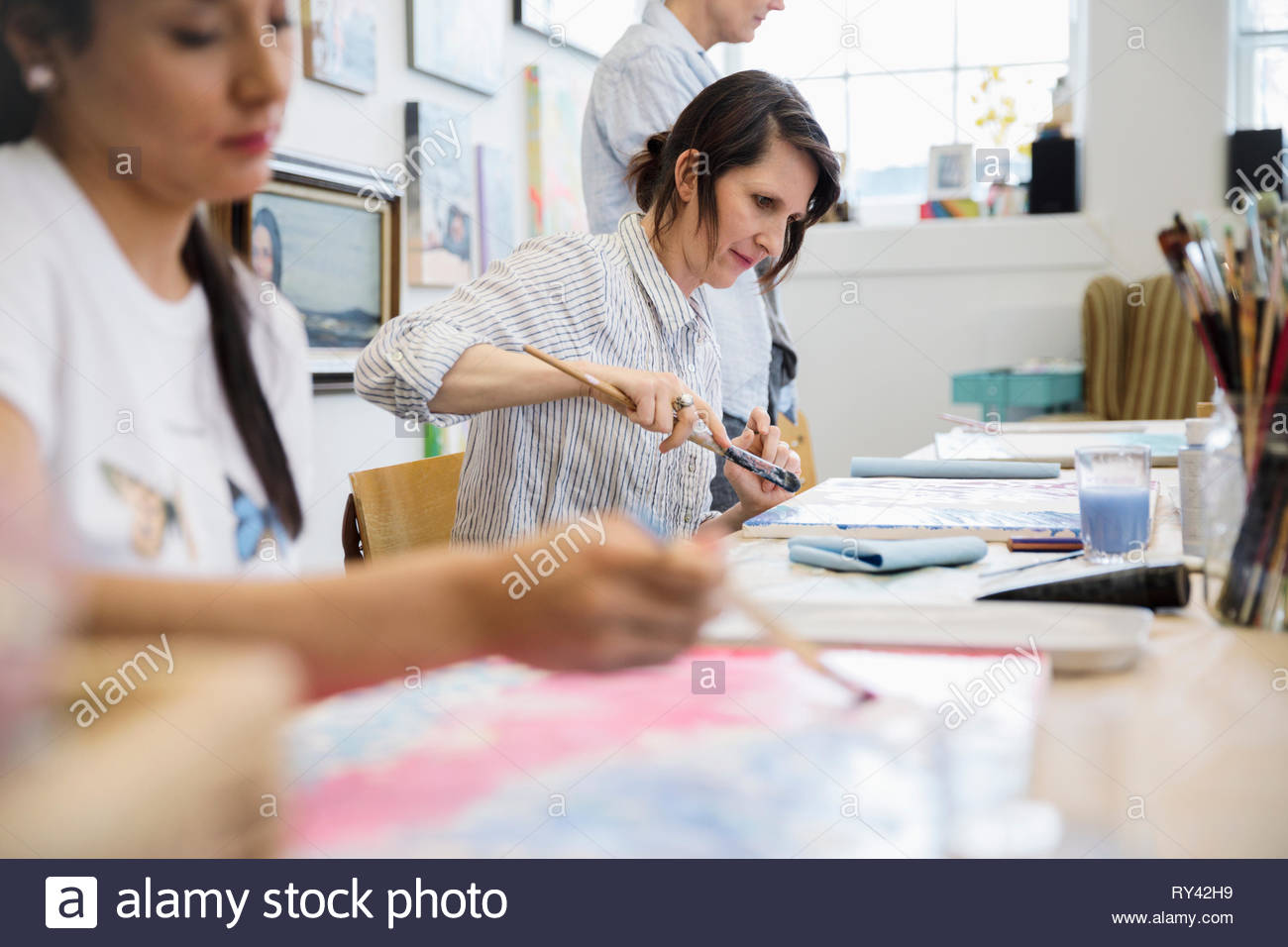 Two women looking at paintings hi-res stock photography and images - Alamy