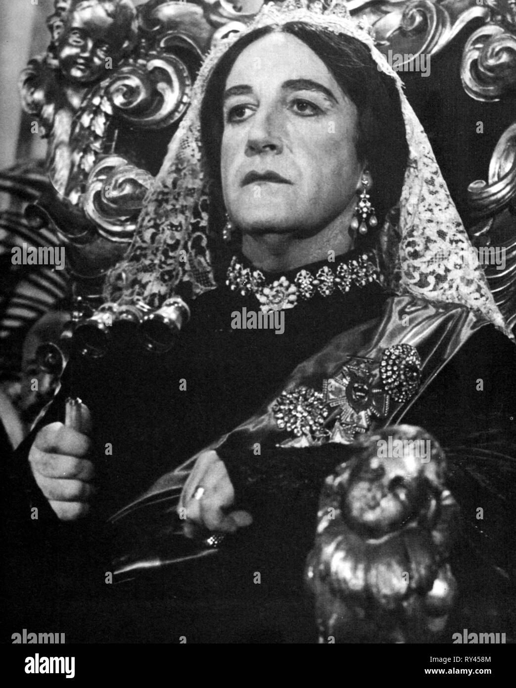 PETER SELLERS AS QUEEN VICTORIA, THE GREAT MCGONAGALL, 1975 Stock Photo ...