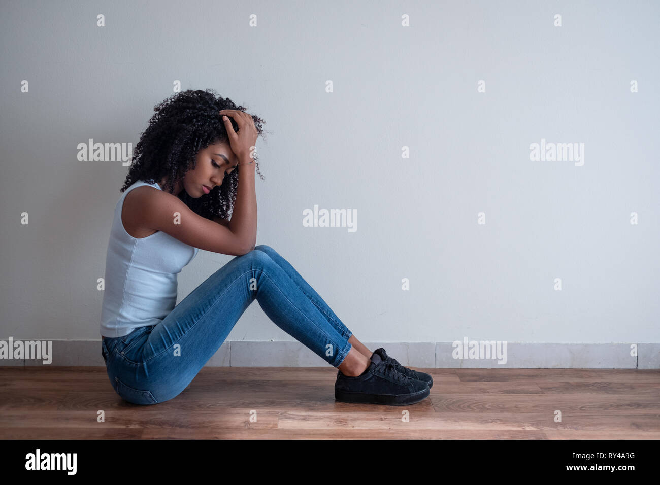 African american girl sad hi-res stock photography and images - Alamy