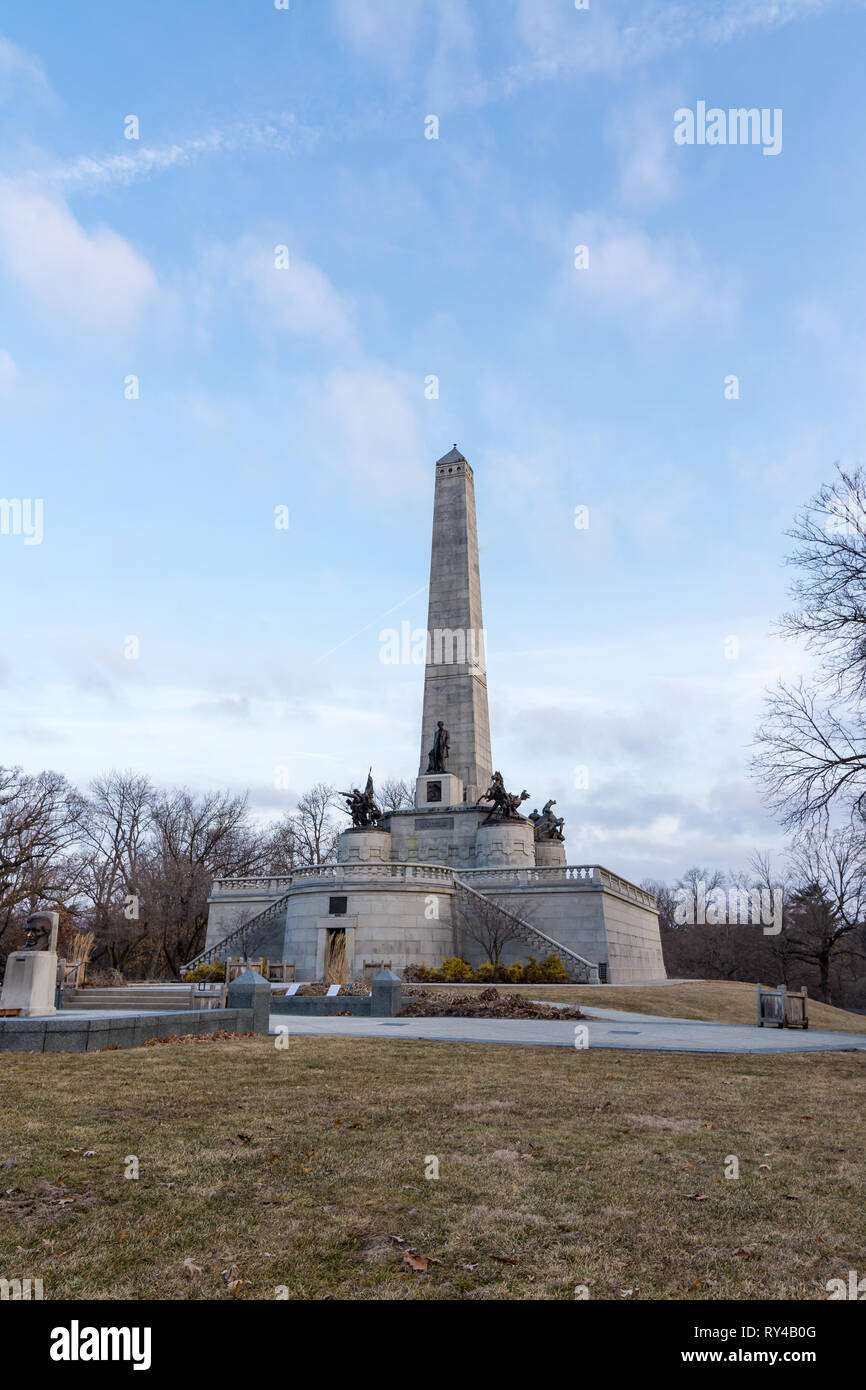 Abraham lincolns statue at springfield hi-res stock photography and ...