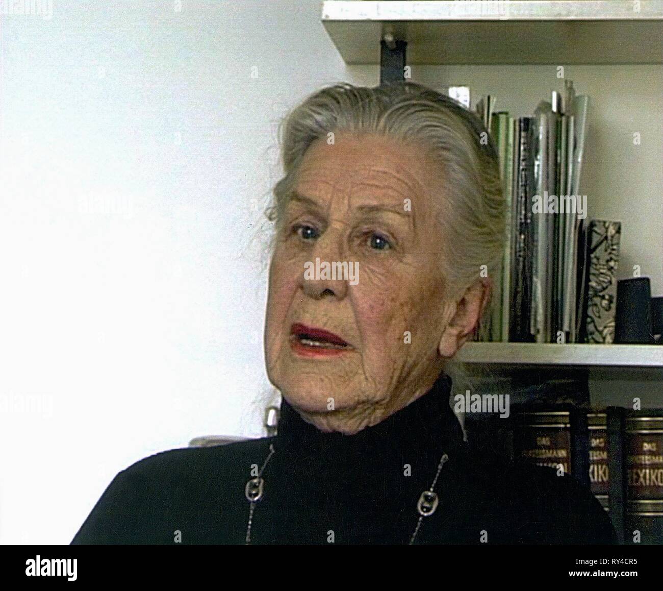 Film The Secretary 2002 High Resolution Stock Photography and Images - Alamy