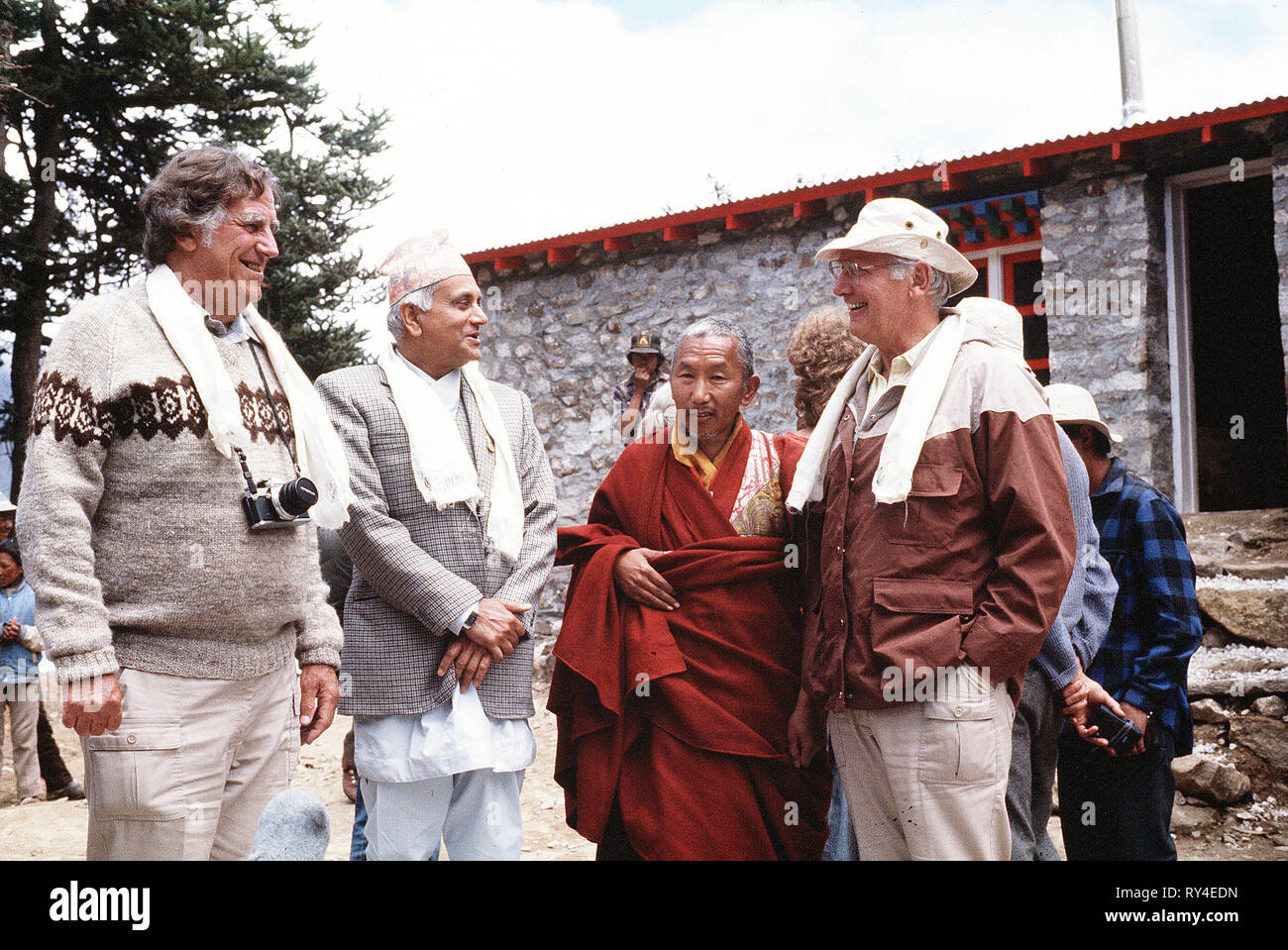 HILLARY,O'CONNOR, TENGBOCHE: A THREATENED SANCTUARY, 1988 Stock Photo ... HILLARY,O'CONNOR, TENGBOCHE: A THREATENED SANCTUARY, 1988 Stock Photo ...