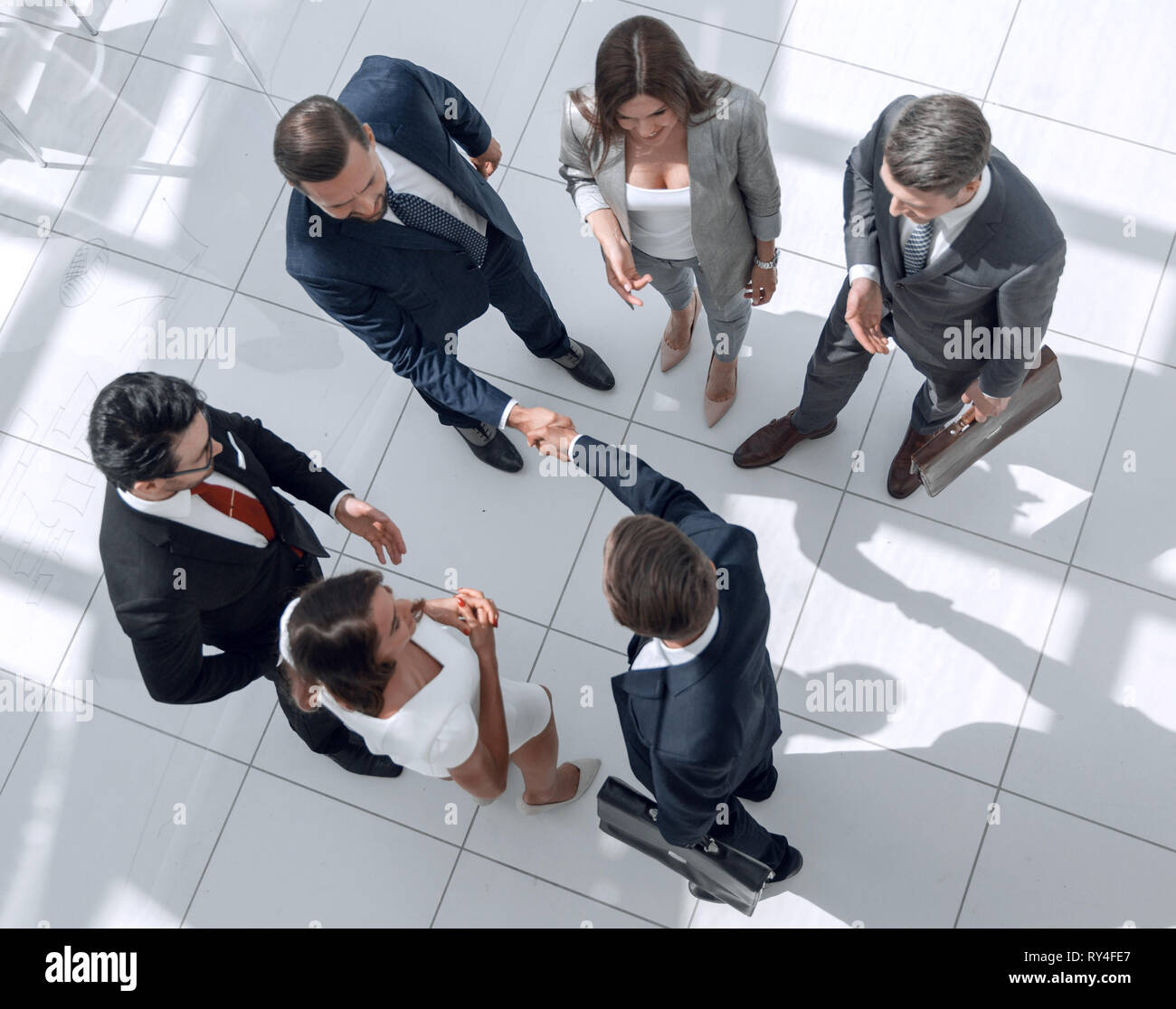 Shadow men handshake hi-res stock photography and images - Alamy