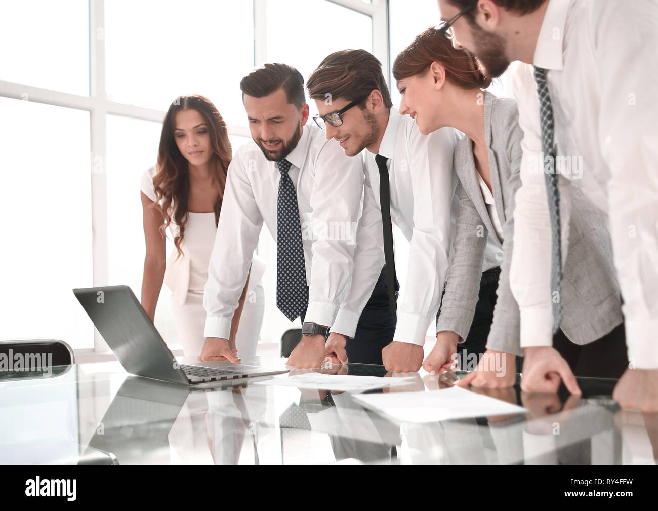 employees look closely at the laptop screen Stock Photo - Alamy