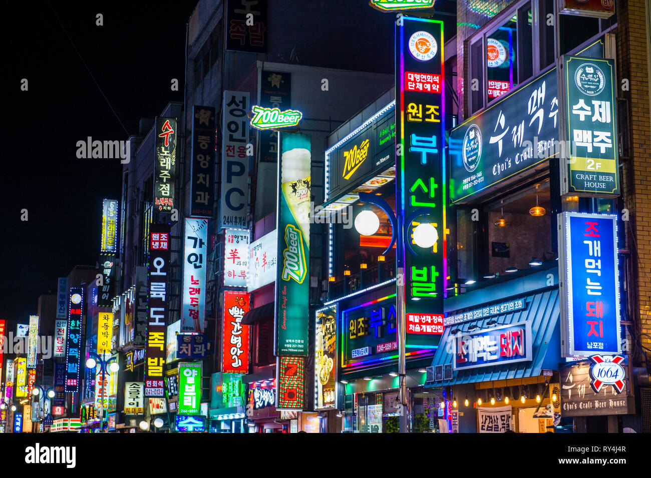 Korean street neon hi-res stock photography and images - Alamy