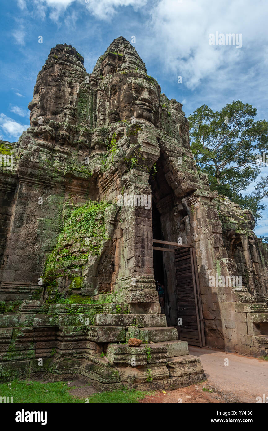 Tower of faces hi-res stock photography and images - Alamy