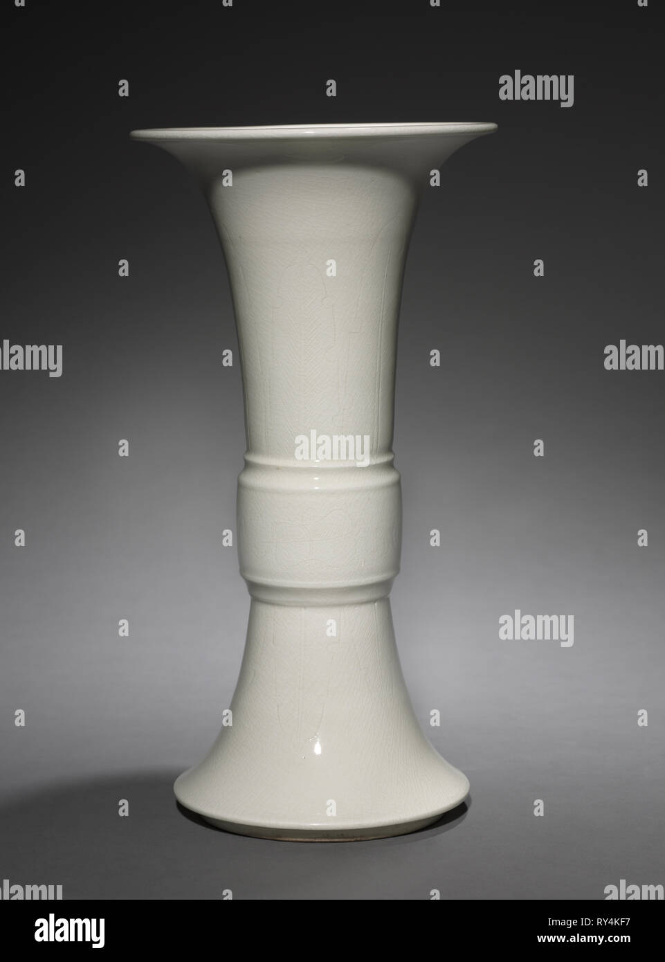 Vase zun hi-res stock photography and images - Alamy