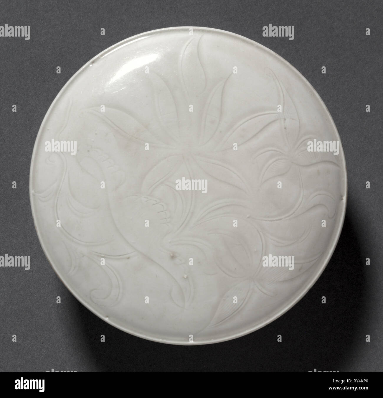 Cream glazed porcelain hi-res stock photography and images - Alamy