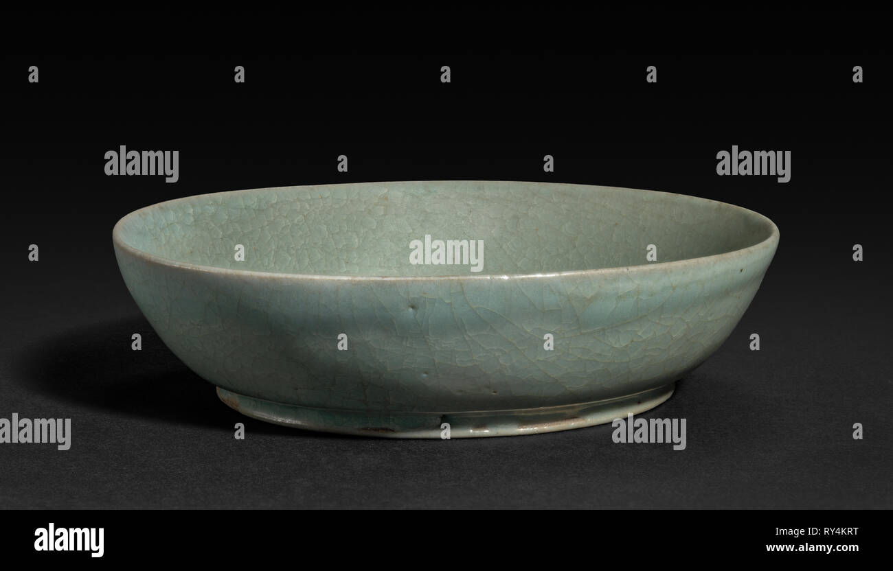 Northern song dynasty ru ware hi-res stock photography and images - Alamy