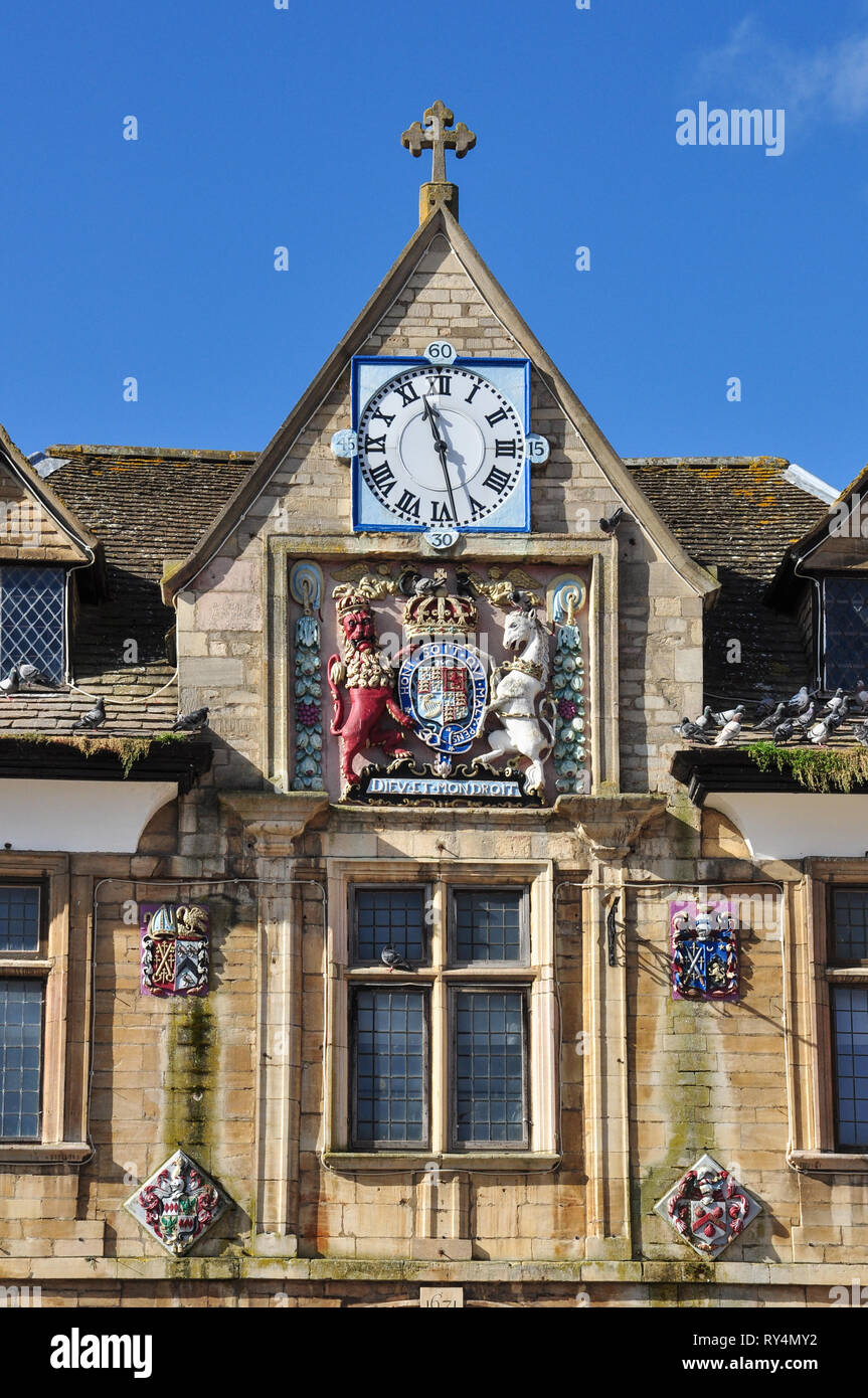 Clock and Emblem on Guildhall, Cathedral Square, Peterborough ...