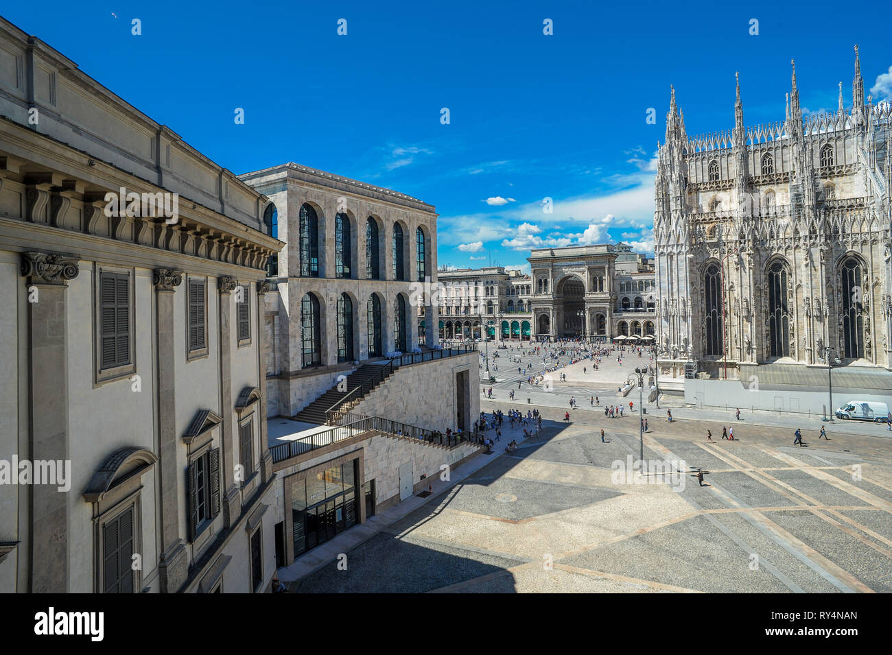 Milan royal palace square hi-res stock photography and images - Alamy