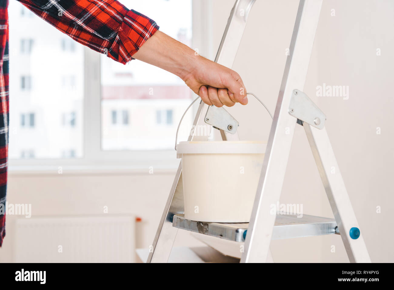 Paint bucket and ladder hi-res stock photography and images - Alamy