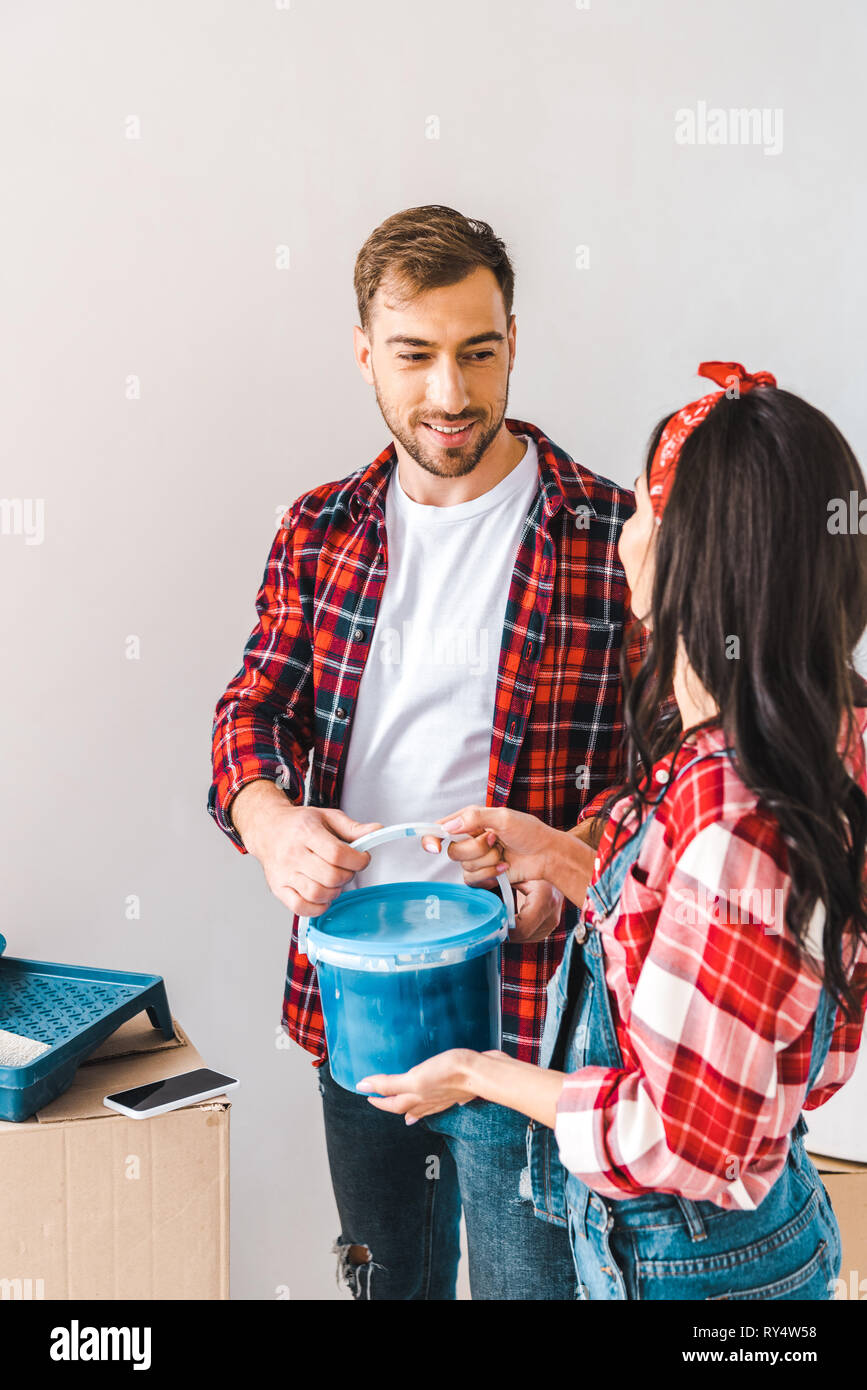 Man home paint smile bucket hi-res stock photography and images - Alamy