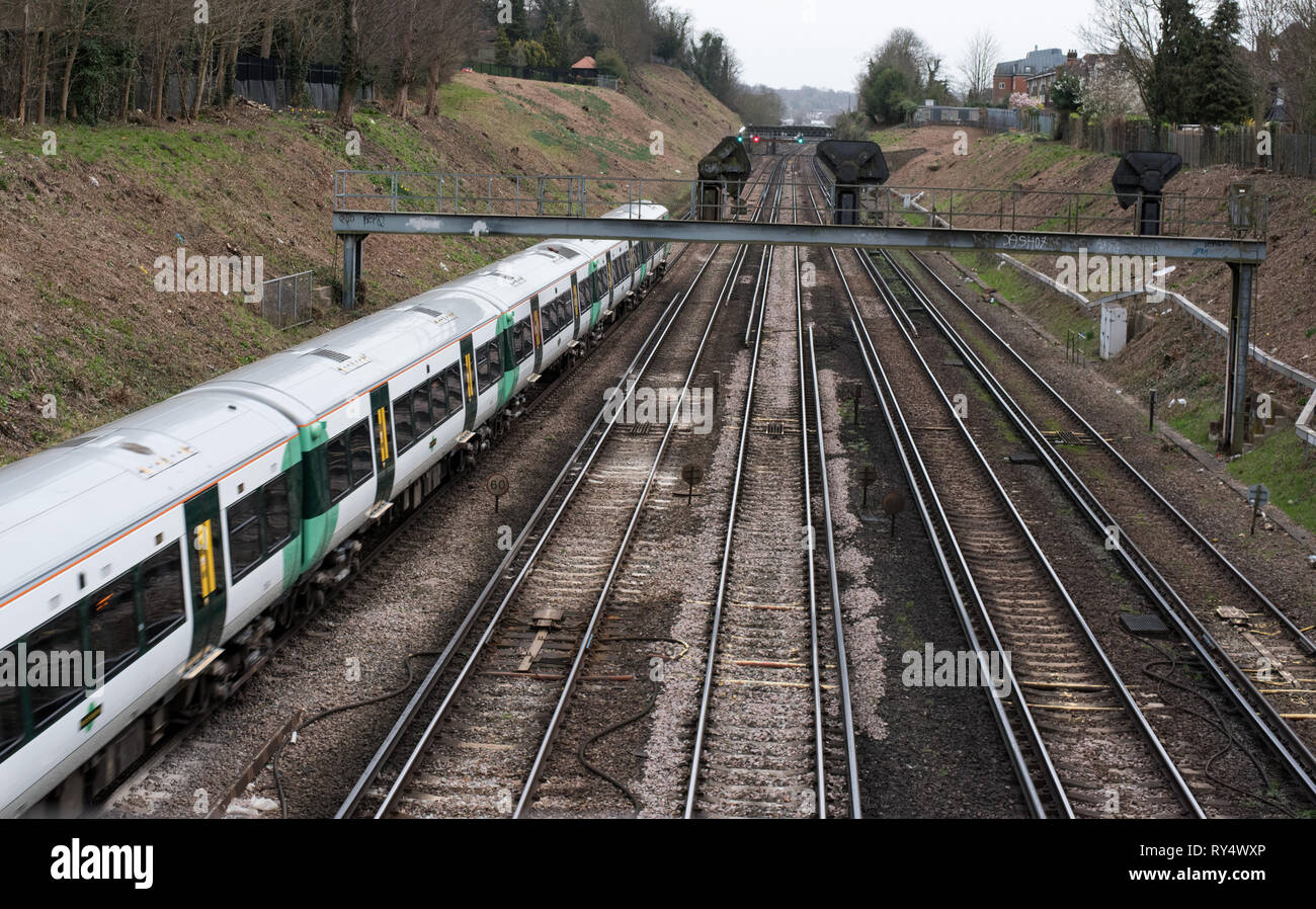 London railway track bridge hi-res stock photography and images - Alamy